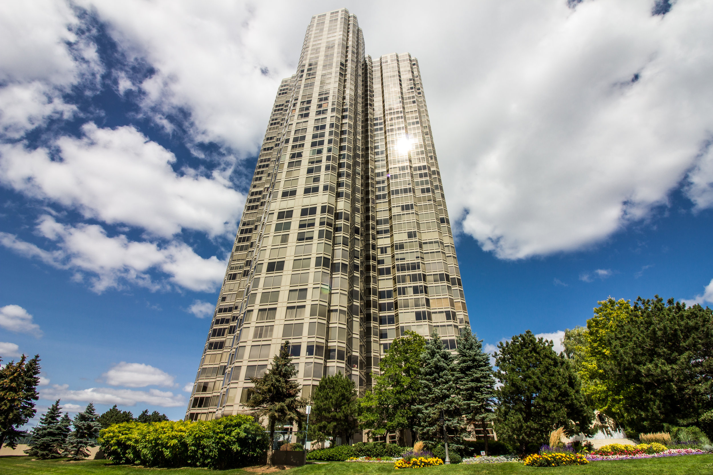 Palace Pier & Palace Place Condos | 5 Condos For Sale & 2 For Rent