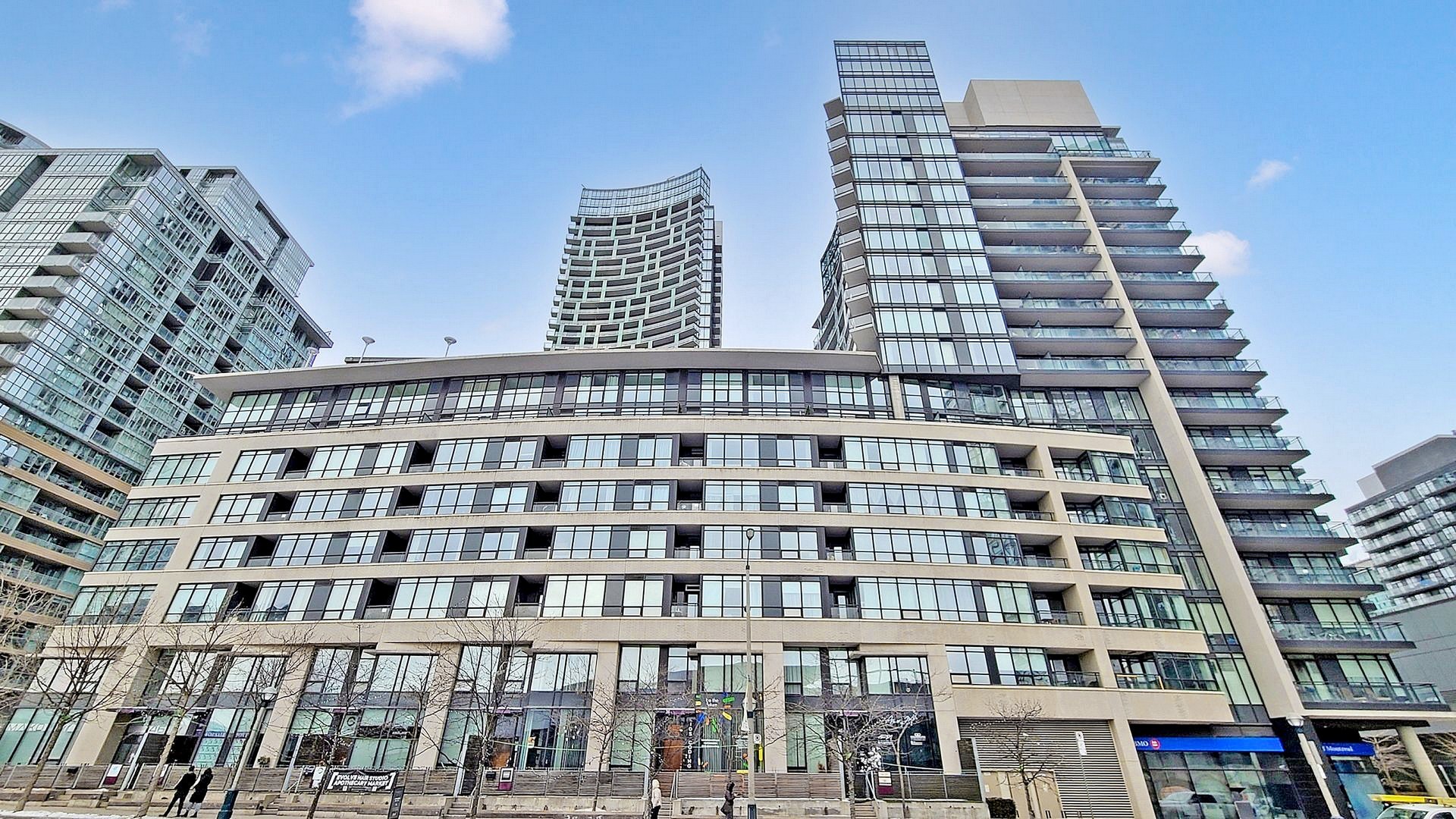 Luna Condos | 6 Condos For Sale & 4 For Rent