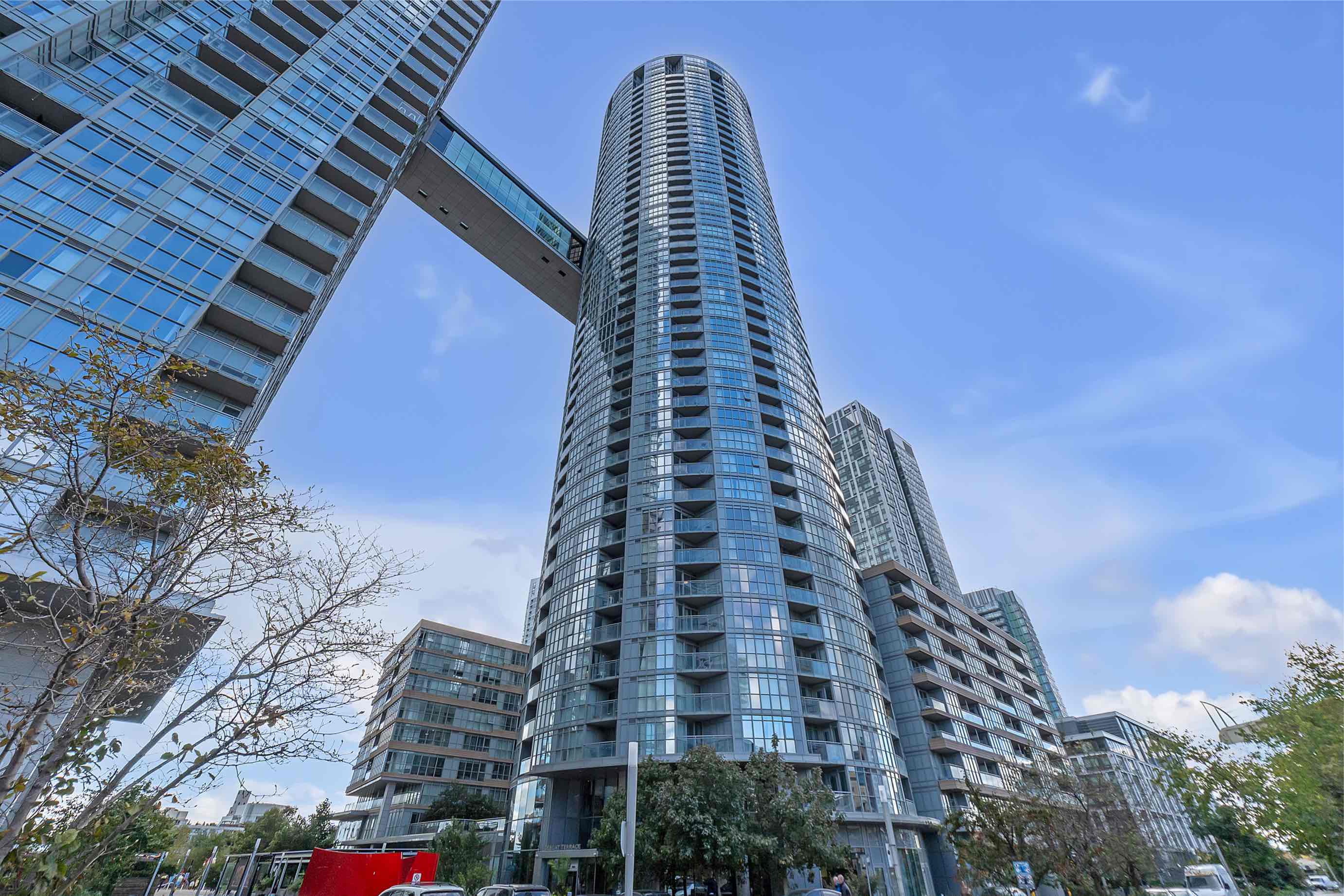 Parade 2 Condos | 7 Condos For Sale & 6 For Rent